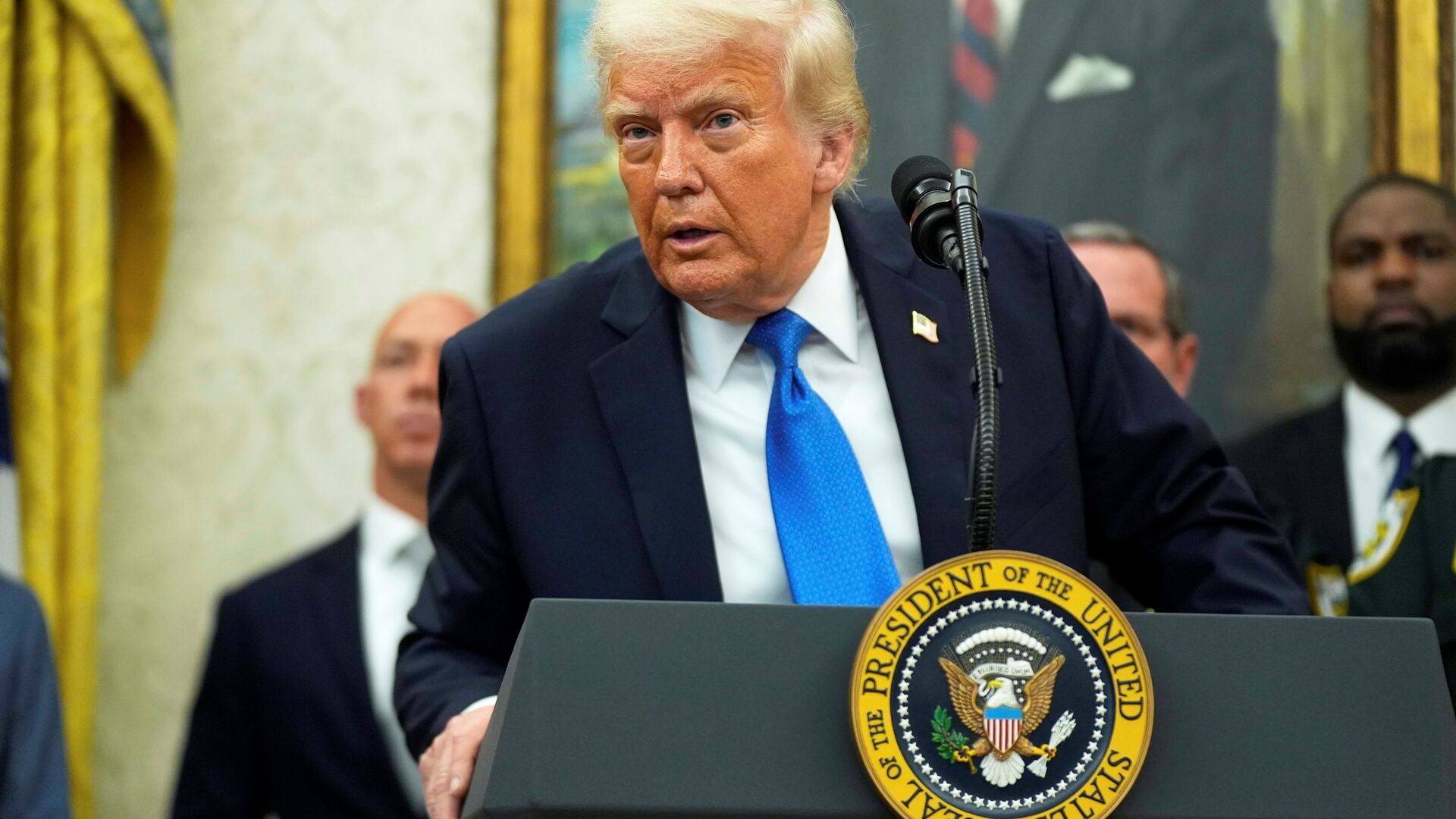 Donald Trump anuncia cessar-fogo "completo e total" entre Israel e Irão ...