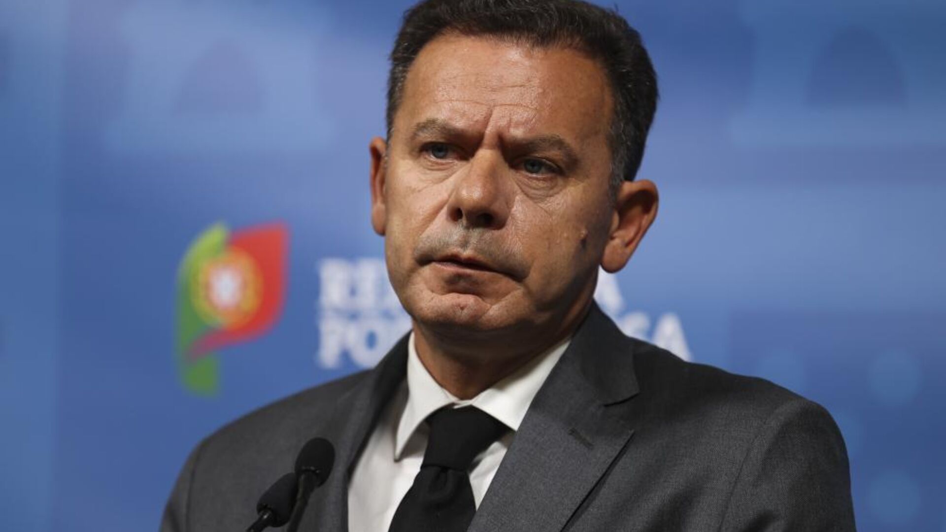 Montenegro a favor da proibição da burca no espaço público - Portugal ...