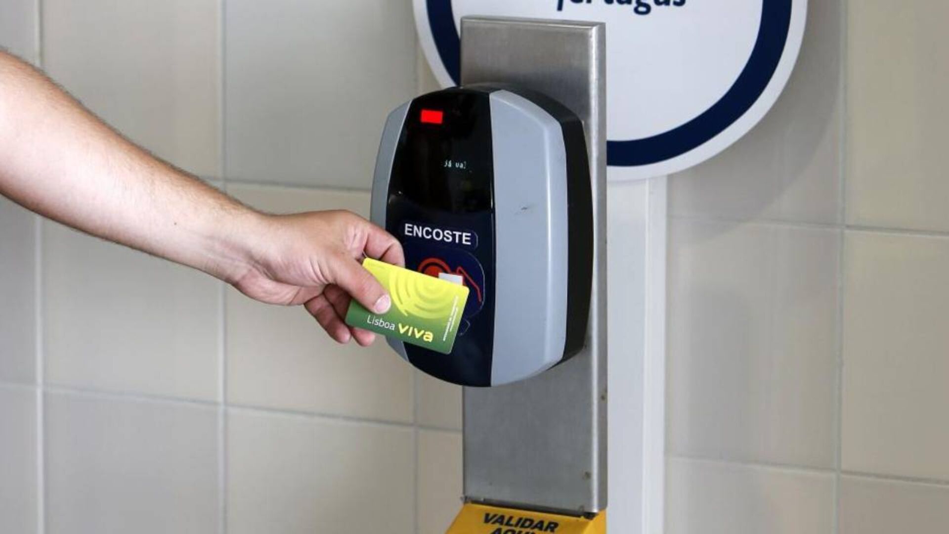 Passe Navegante da Carris já pode ser comprado online - Dinheiro - SÁBADO