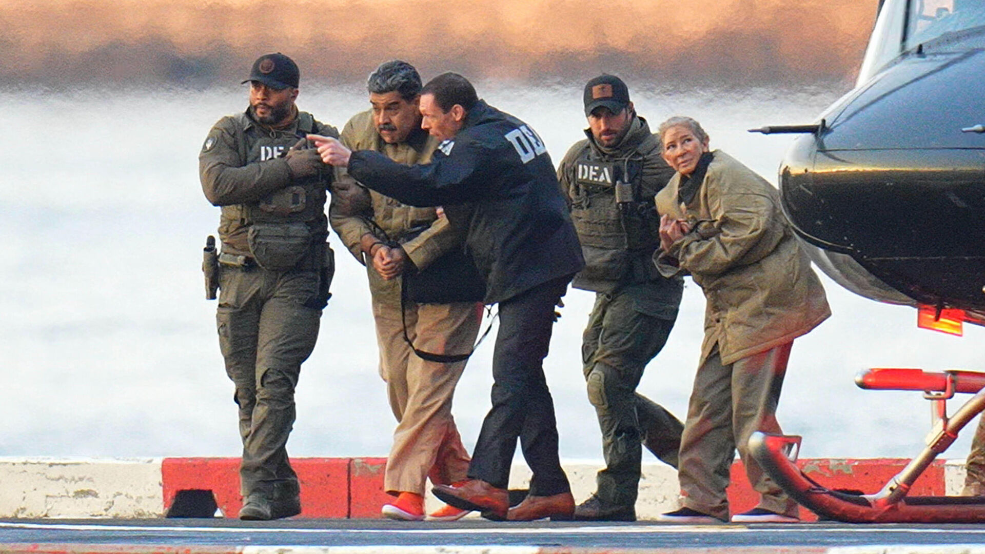 “Suja” e “cheia de drogas”: como é a prisão onde está Nicolás Maduro ...