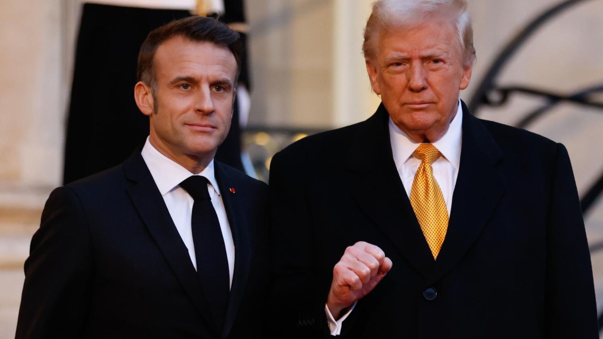 Trump diz que Macron "ainda está a recuperar" da bofetada da mulher e ...